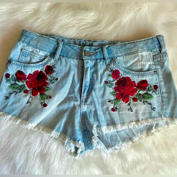 H&M | Shorts | Hm Embroidered Roses Jean Shorts Sz | Poshmark